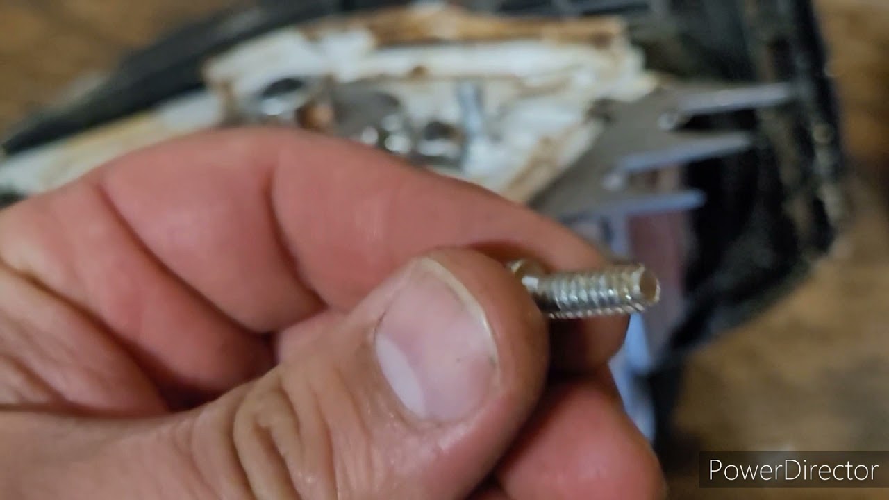 How to install the MS171 Piltz felling Dog - YouTube