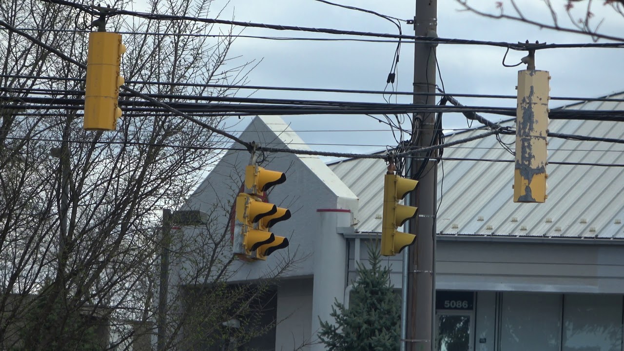 Traffic signals blowing around in 50 mph winds - Columbus Ohio wind ...