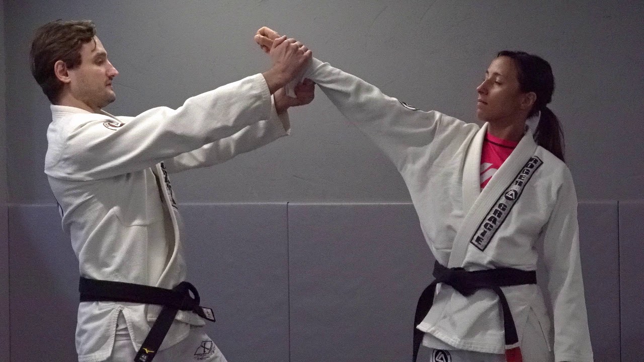 (BJJ Judo) Simple and powerful way to break the dominant collar grip ...