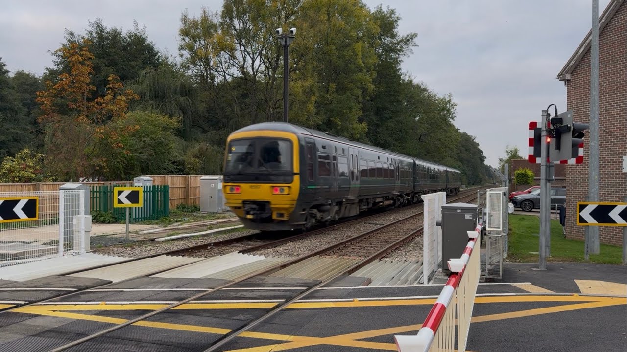 Chilworth Station Level Crossing (Surrey) Saturday 11.10.2025 - YouTube