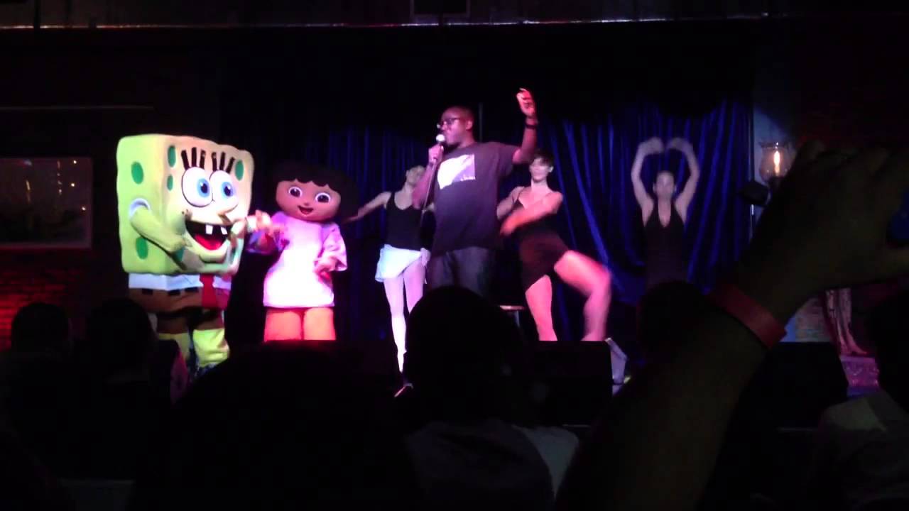 Hannibal Buress performs Gibberish Rap LIVE feat. Spongebob, Dora, and ...