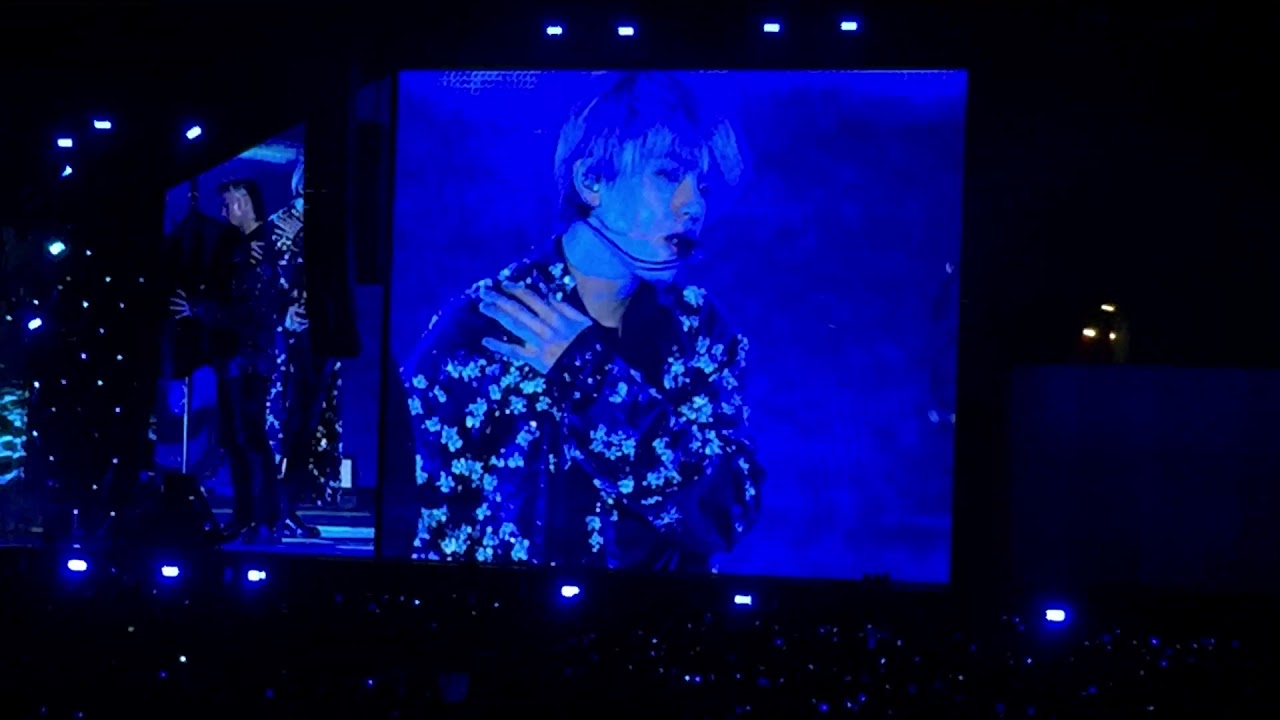 Taehyung BTS “ singularity “ live performance @ LYS tour in Singapore ...