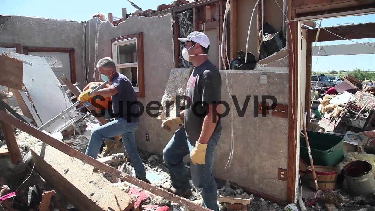 Long shot, Family and friends help Fred Horn and his wife... - YouTube