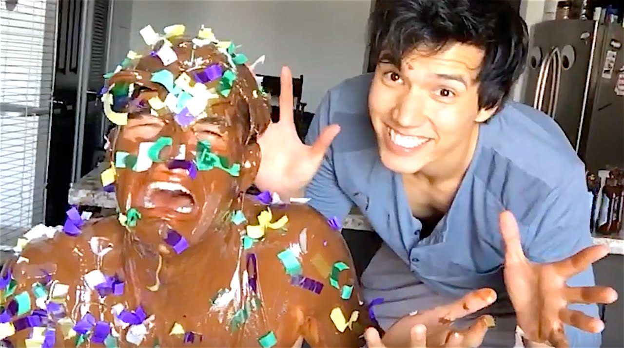 100 LAYERS OF MAGiC SHELL CHOCOLATE SYRUP!! PT. 2 🍫 - YouTube