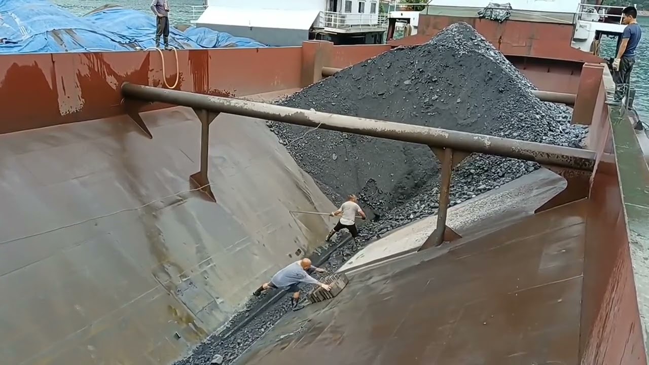 Amazing work - Conveyor belt unloading coal, experienced workers - YouTube
