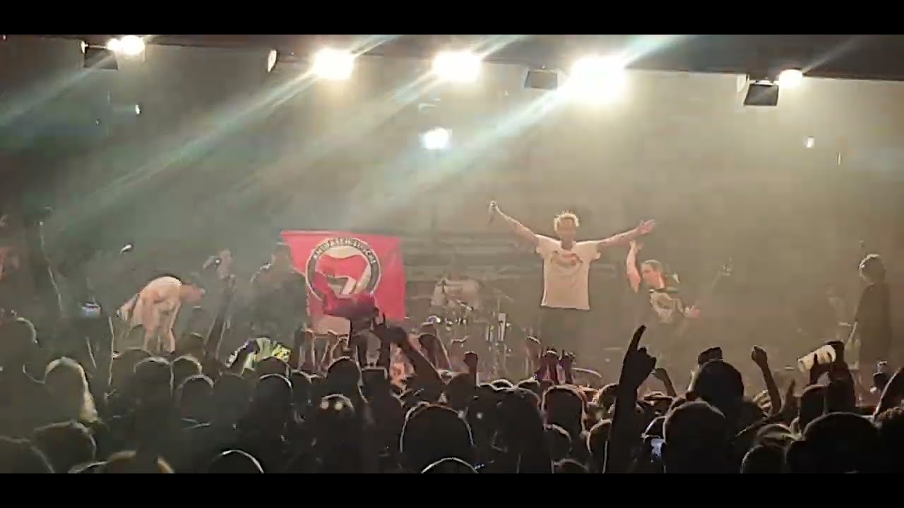 Zsk - Antifascista (with Adrian Estrella from Zebrahead) - YouTube