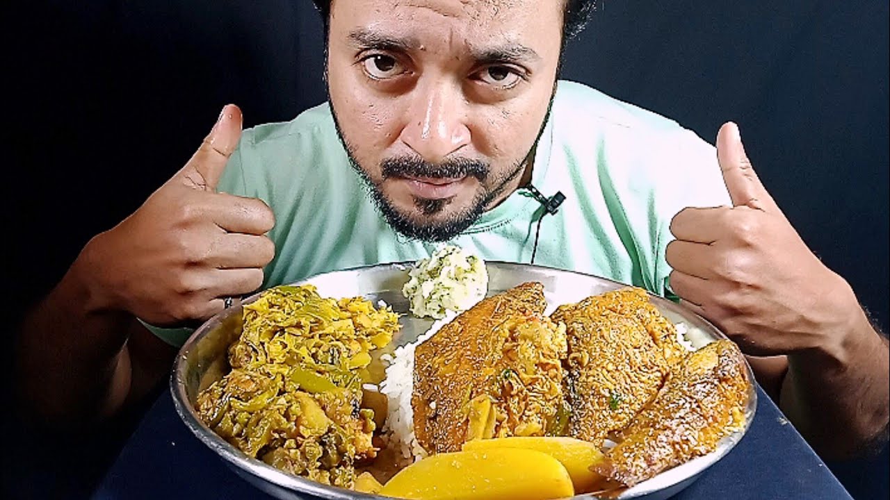 EATING POMFRET FISH CURRY WITH RICE, CABBAGE SABJI,BATA FISH CURRY ...