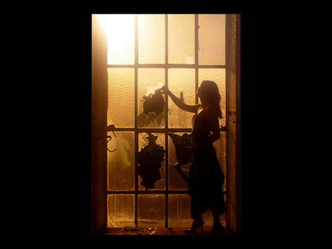 GÖZLERİN HALA BENİMMİ