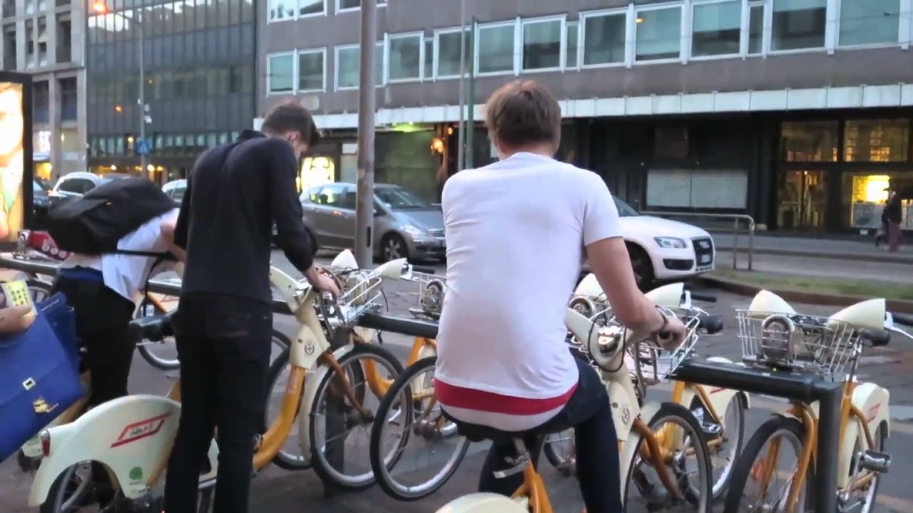 Zoella and ThatcherJoe shout random names to their friends-Youtubers ...