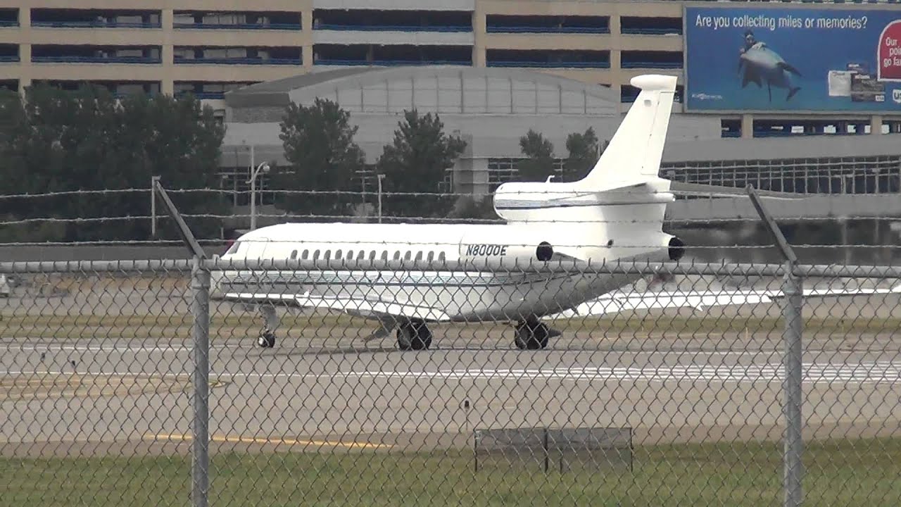 Emerson Electric Co. Dassault Falcon 7X Takeoff RWY 30L | N8000E ...