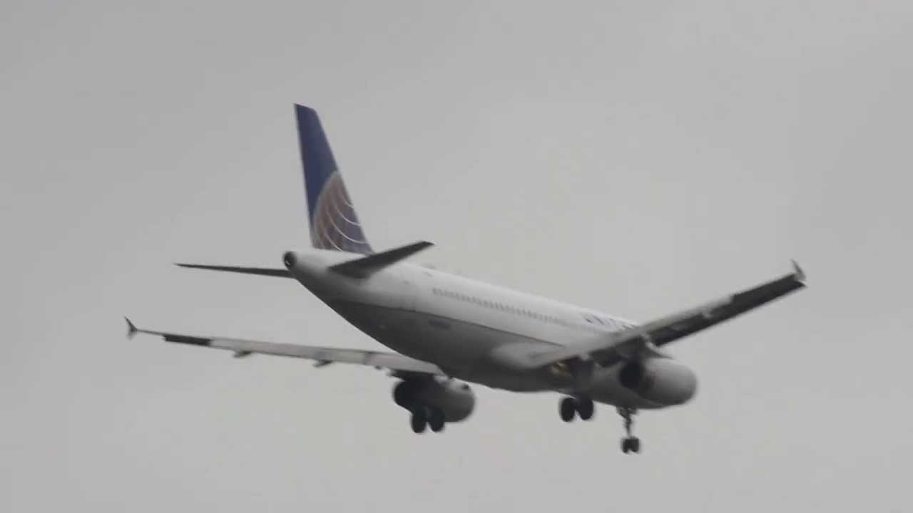 Dulles Short Final Approaches Wing Flap Condensation Trails - B757, DC ...