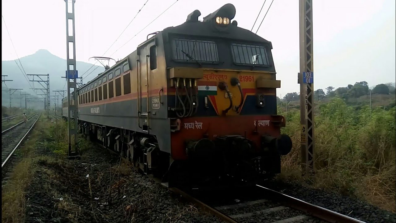 Twin WCAM 3 Kalyan coming down from Bhor Ghat for another duty at ...