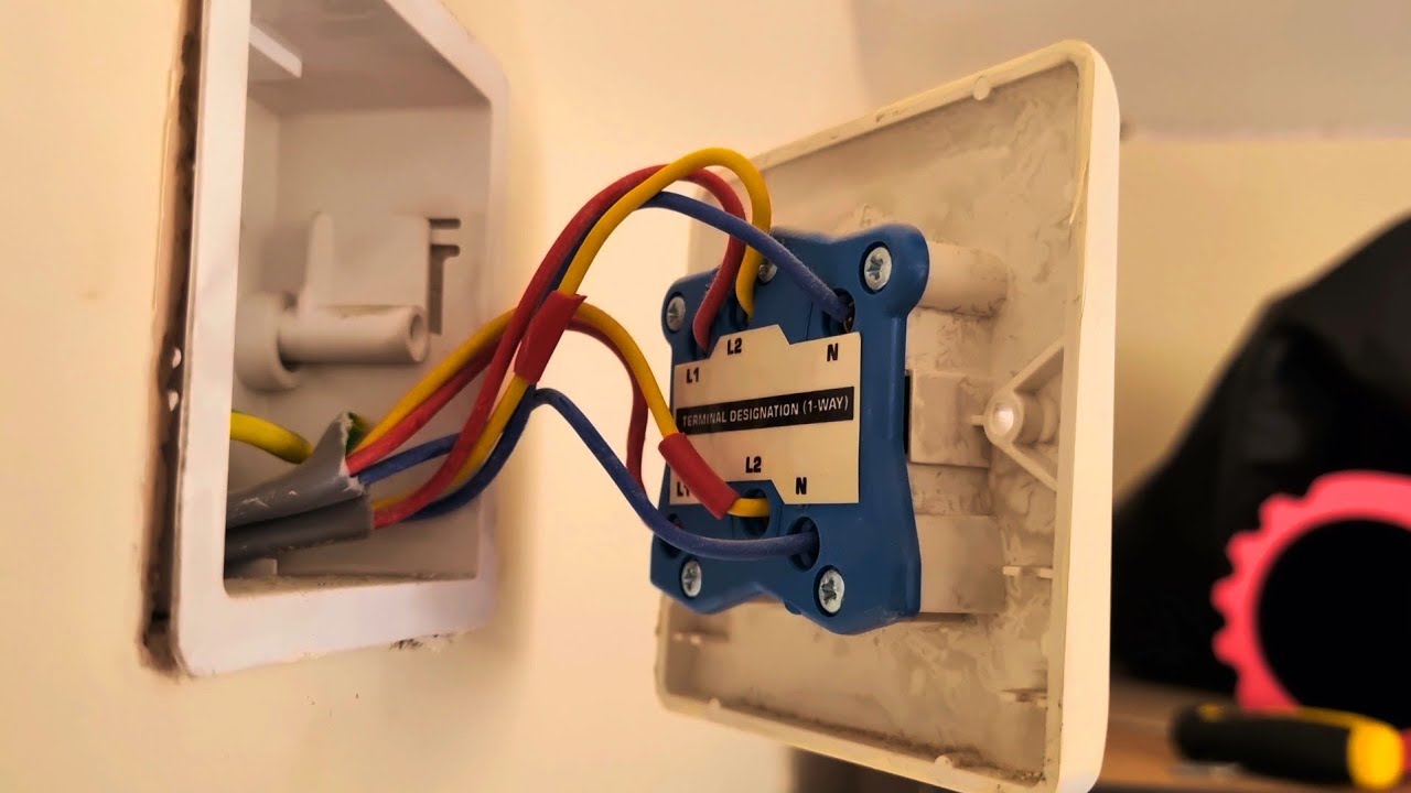 How to Replace an Extractor Fan Switch 🪛📴 #howto #extractorfan #switch ...
