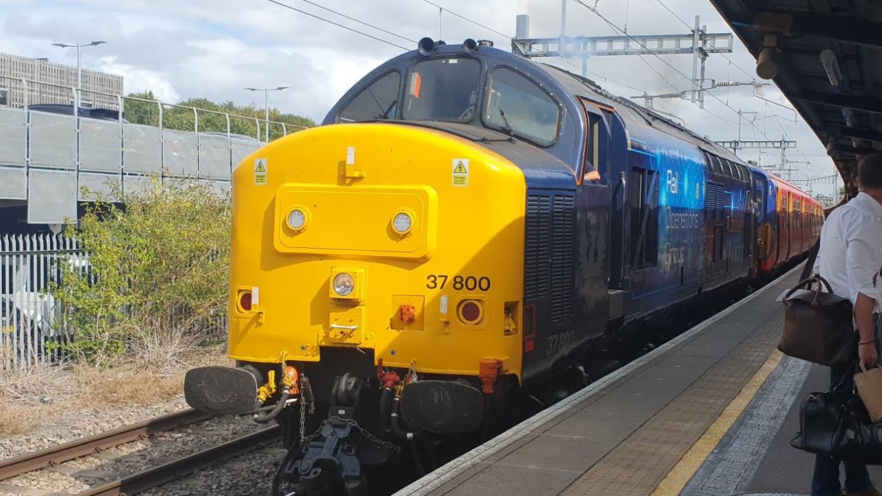 37800 Cassiopeia departs Bristol Parkway with a class 455 scrap move ...