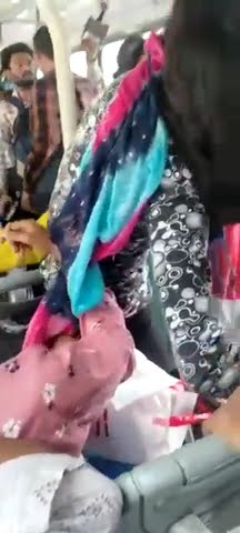 Women fight in train | Ladies fight in India | Ladies Maramari | Female ...
