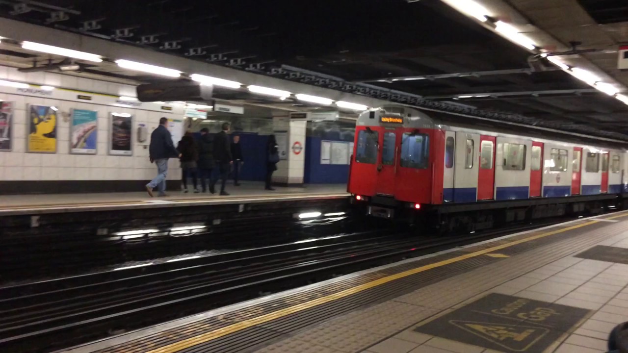 District Line D78 Stock train departs Monument Station - YouTube
