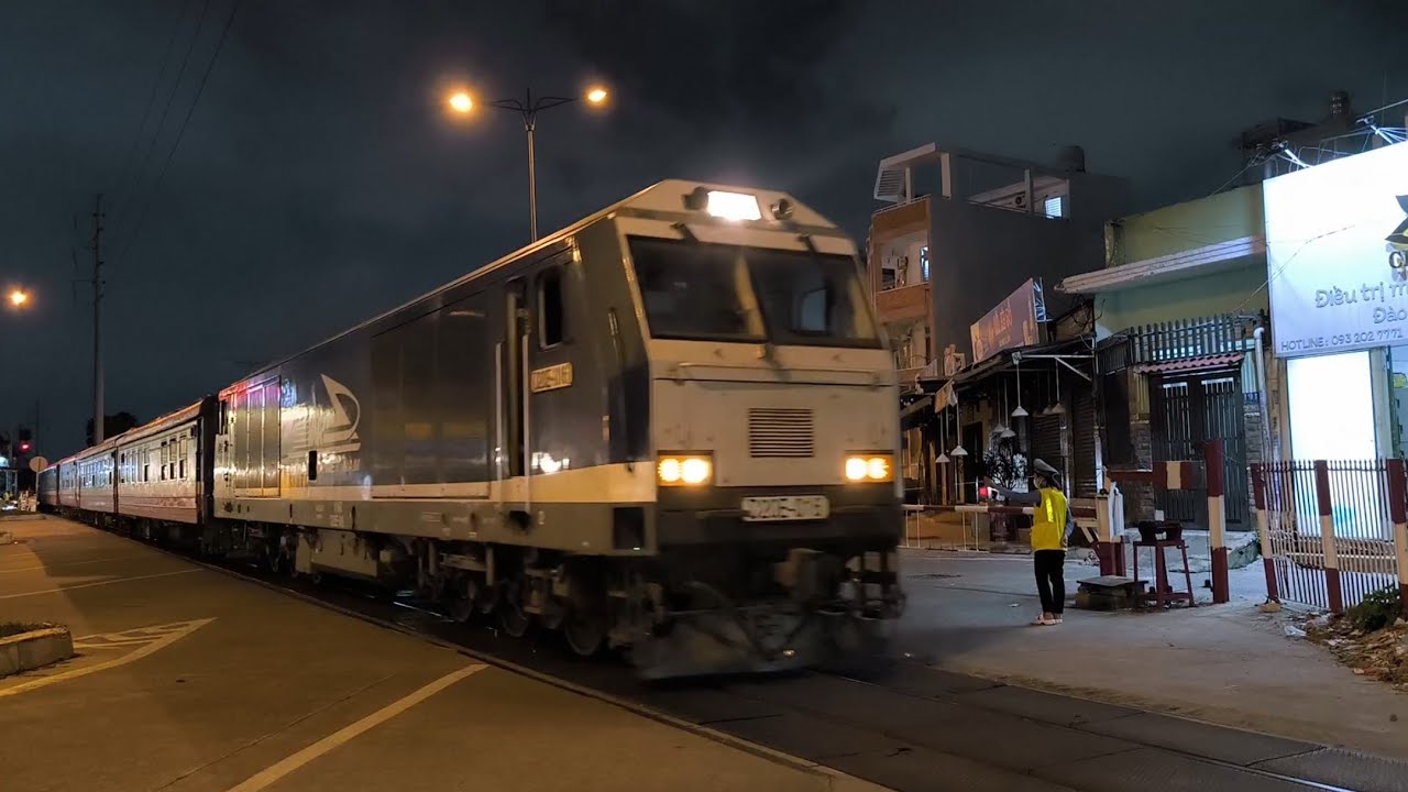 [2039] D20E-016 kéo tàu SE12 | 19:33 - 07.07.2024 - YouTube