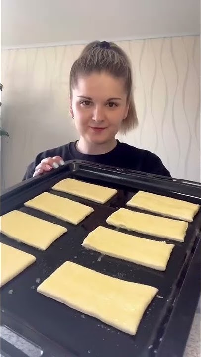 Слойки с шоколадной пастой и бананом🍌 БЫСТРЫЙ РЕЦЕПТ К ЧАЮ! #shorts ...