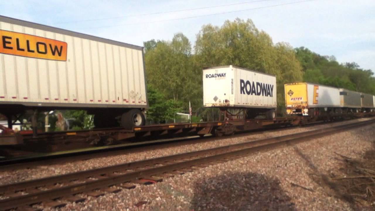 Short BNSF Intermodal Train in Galena - YouTube