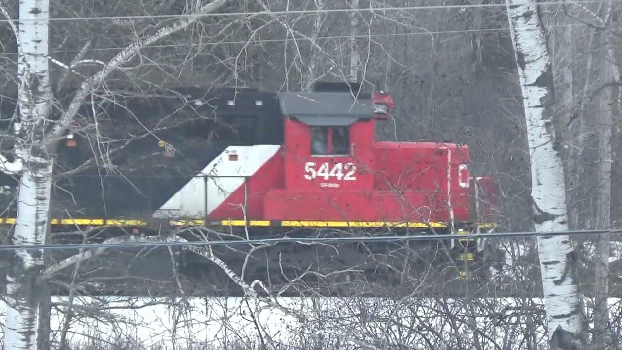 CN 5442 L519 Arrival at West Ladysmith on 12-12-22 - YouTube