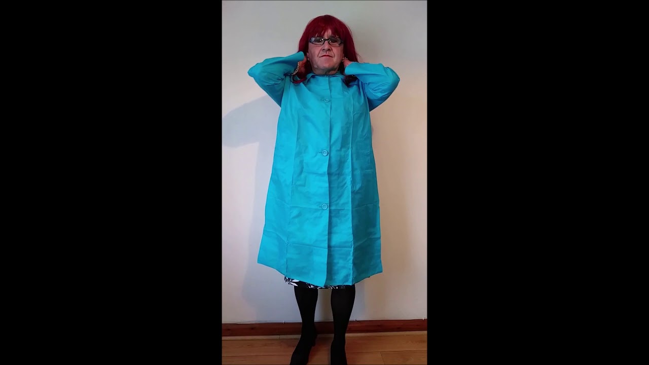 Blue Nylon Pakamac - YouTube
