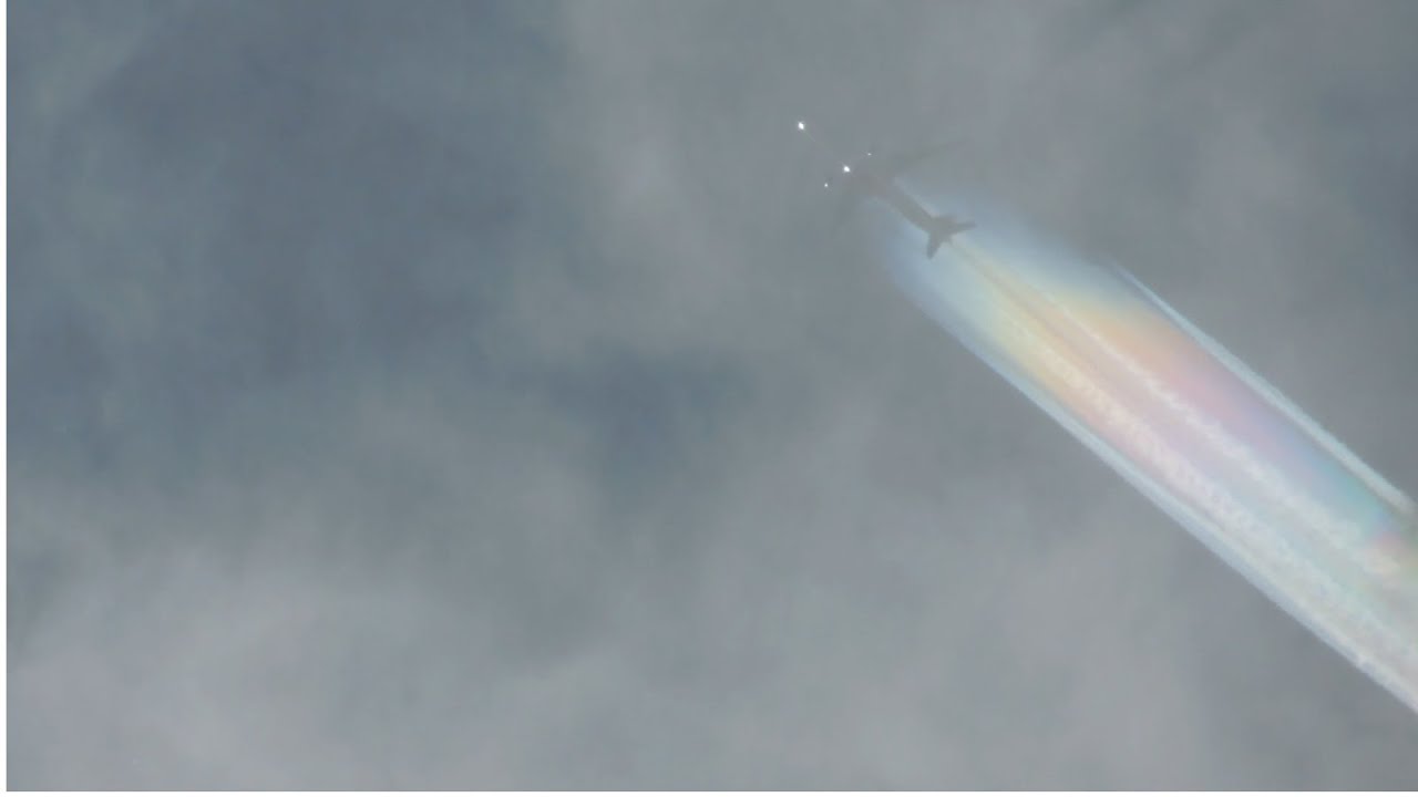 RAINBOW CONTRAILS Boeing 777 Emirates (Full HD) - YouTube