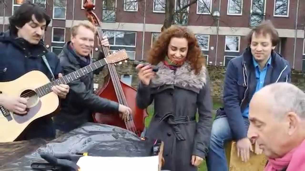 Dag 213 - De Buitenpianist van Cultuurschip Thor, Zosja: Song About The ...