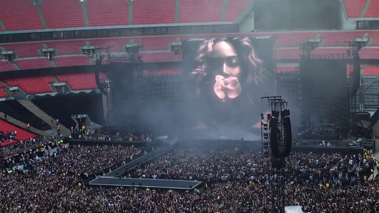 Beyonce- Formation (Formation Tour- Wembley stadium 02/07/16) - YouTube