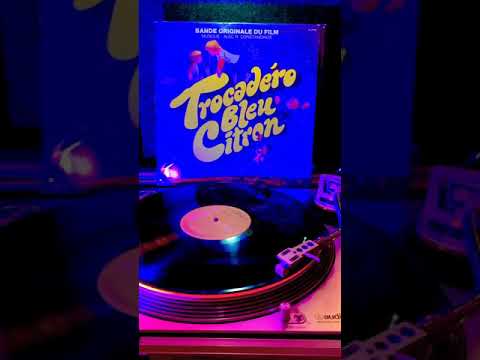 Trocadero bleu citron (french version) Alec R. Costandinos