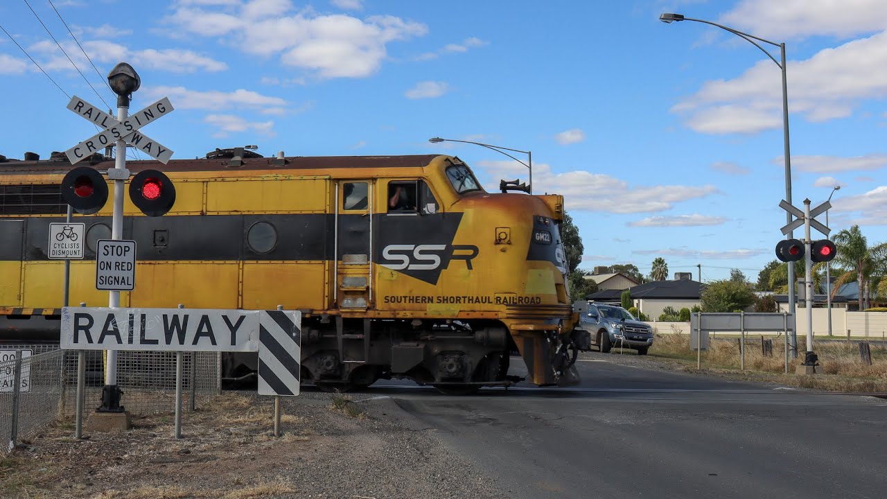 Murray Valley Highway, Yarrawonga, Vic | ARTC Railway Crossing - YouTube