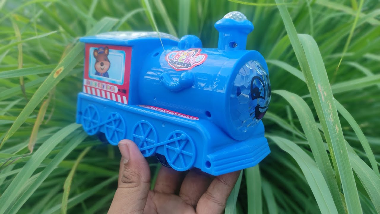 Menemukan Mainan Pesawat Garuda Indonesia, Kereta Api Thomas and friends, Domino - YouTube