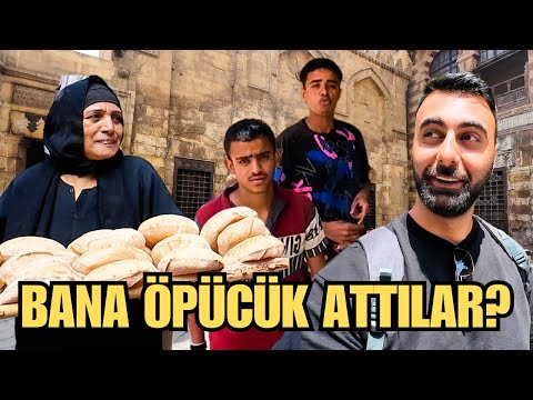BU ÜLKEDE ERKEKLER ERKEKLERE ÖPÜCÜK ATIYOR! - Kahire'nin En Eski Pazarı Han El-Halili 🇪🇬