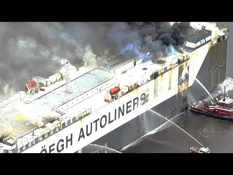 Hoegh Xiamen Autoliners ship on fire 🔥 - YouTube