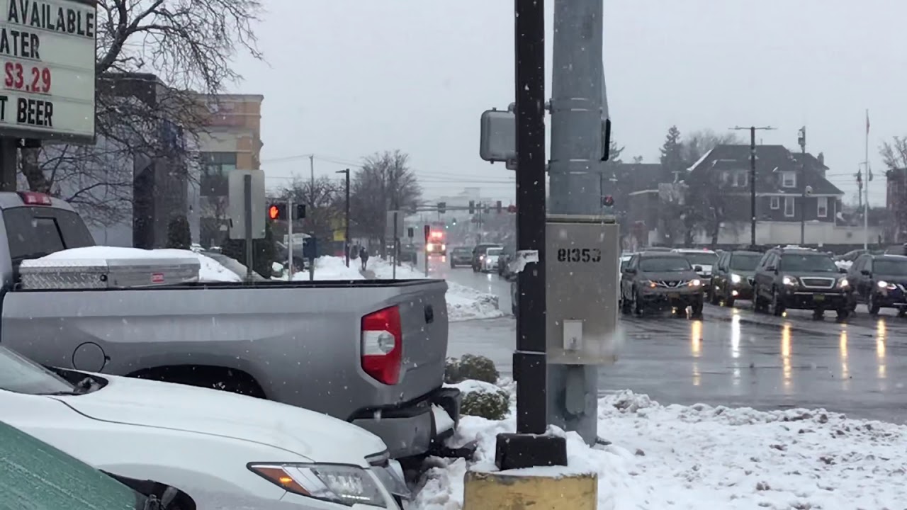 Ncpd ambulance responding urgently - YouTube