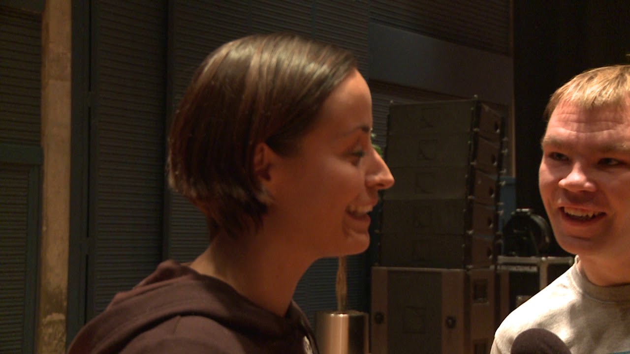 Interview med Julie Berthelsen - YouTube