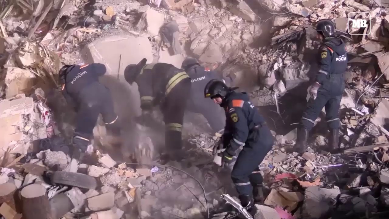 Rescuers search rubble of Russian gas explosion - YouTube