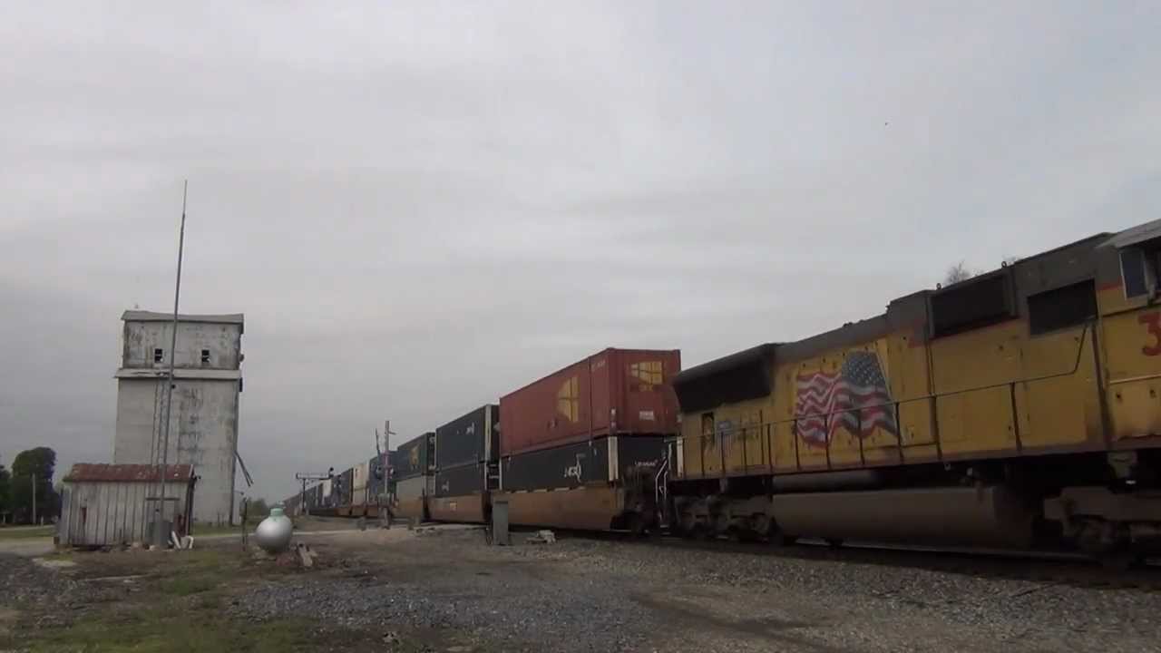 UP trackage rights intermodal on BNSF at Verona, IL - YouTube