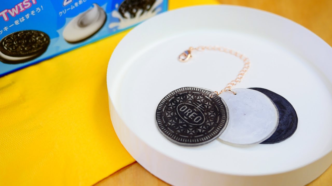 OREO Plastic Charm オレオのプラバンチャームを作ってみた - YouTube