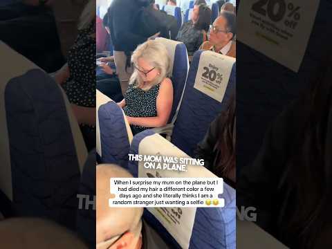 She surprise her mom on the airplane but..😂