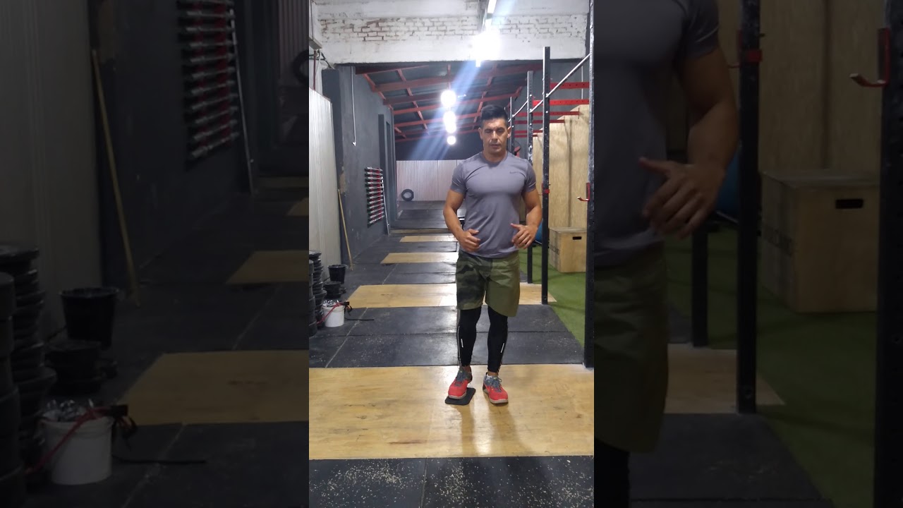 Lateral squats con slide - YouTube