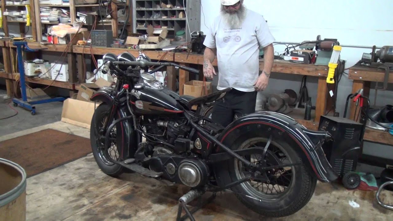 Hunting Harley's, 38 Knuckle seat post comes out - YouTube