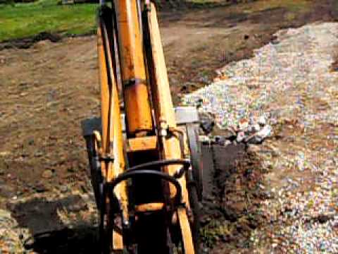 Locking up the boom on the Case 580SE - YouTube