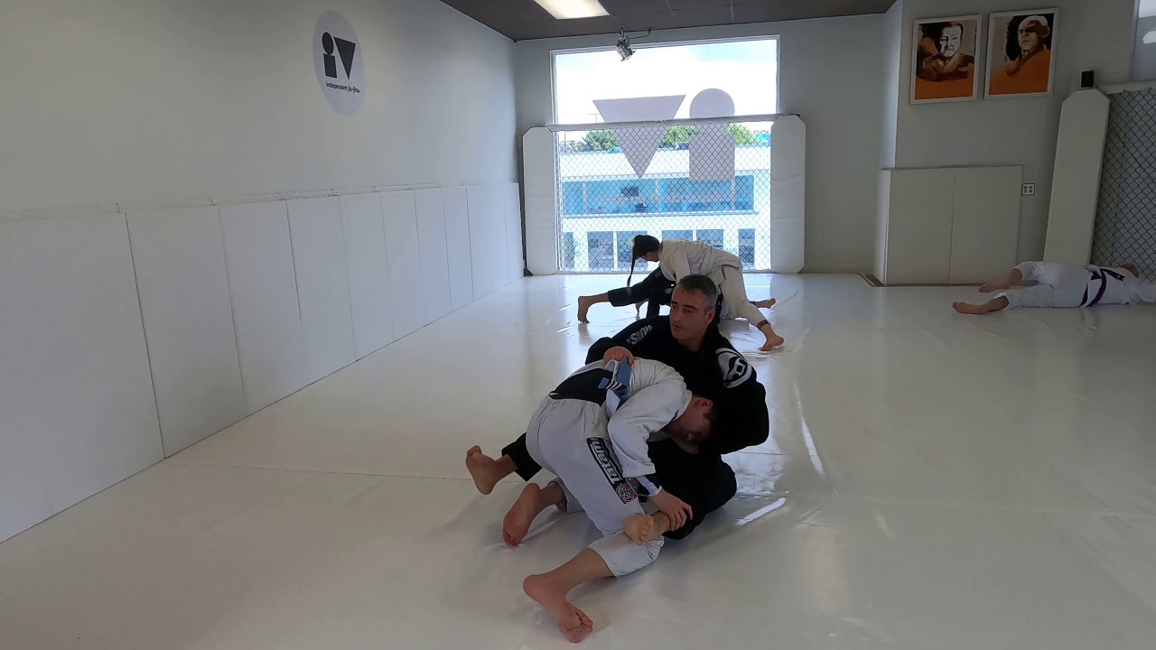 Brazilian Jiu-Jitsu Mount - YouTube