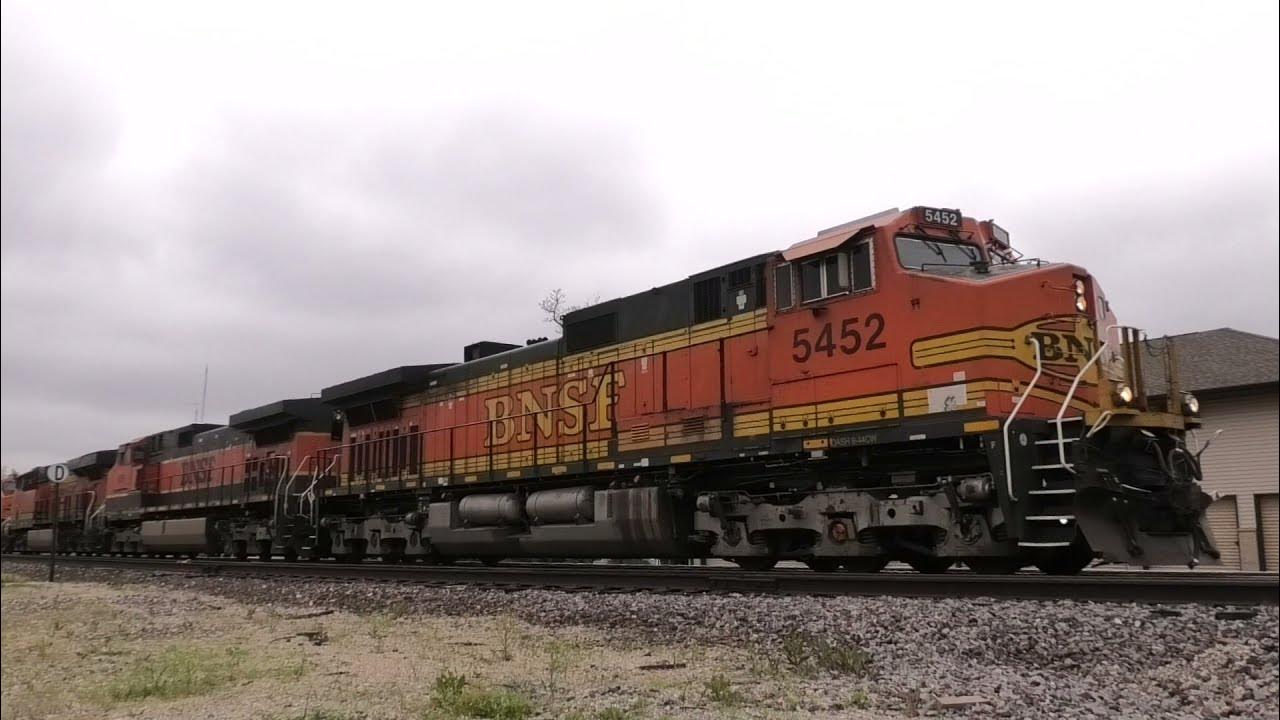 Nice P3 on BNSF 5452 East in Coal City, IL 5/4/21 - YouTube