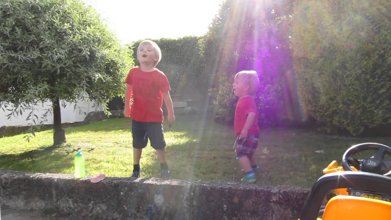 Ben and Sam 'Mechanic Song' - YouTube