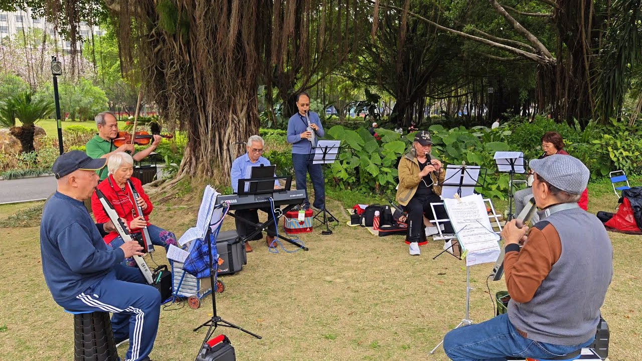 "Cool band", hope I can still keep my passion for the hobby at this age ...