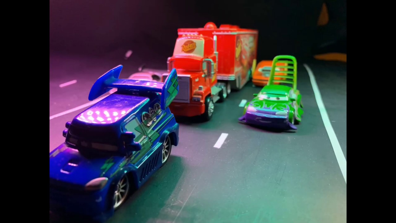 MACK SE DUERME EN LA CARRETERA *CARS LATINO* ANIMADO - YouTube