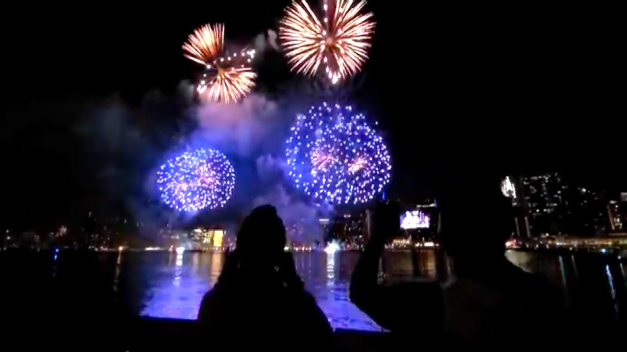 Macy’s Sets Pop Up Fireworks Shows Around New York City - YouTube