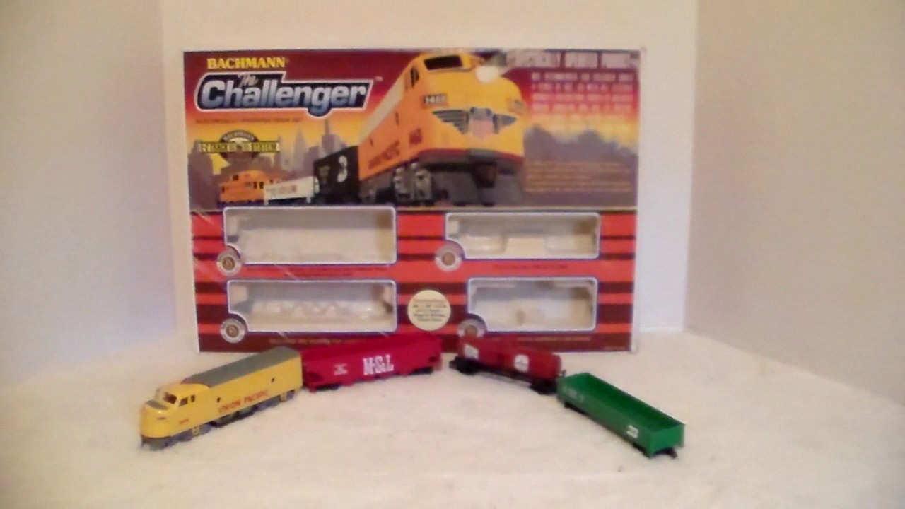 Bachman The Challenger HO train set - YouTube