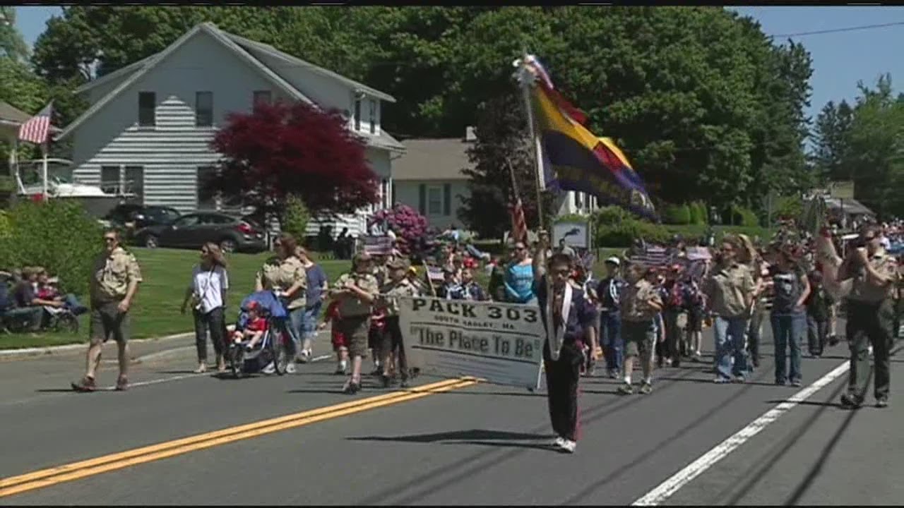 South Hadley parade honors veterans - YouTube